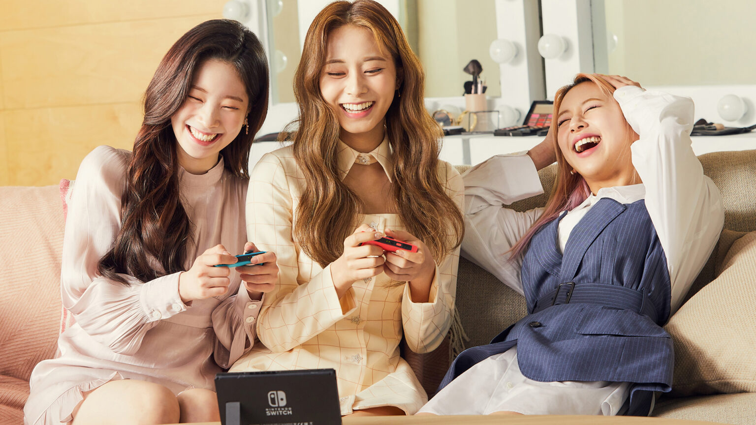 Check Out Twice Looking Absolutely Adorable Playing Nintendo Switch Games One Esports