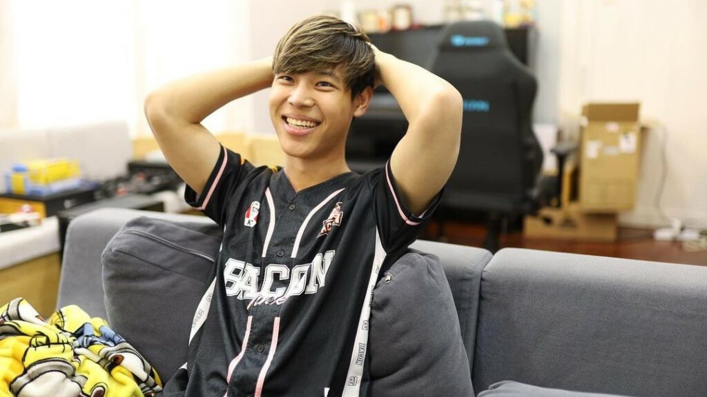 Mickie reunites with Thai streamers at the ONE Esports Warzone Heroes ...