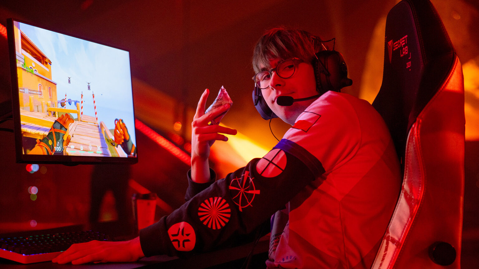 Acend Zeek’s Valorant settings: Keybinds, crosshair, PC, monitor, mouse ...