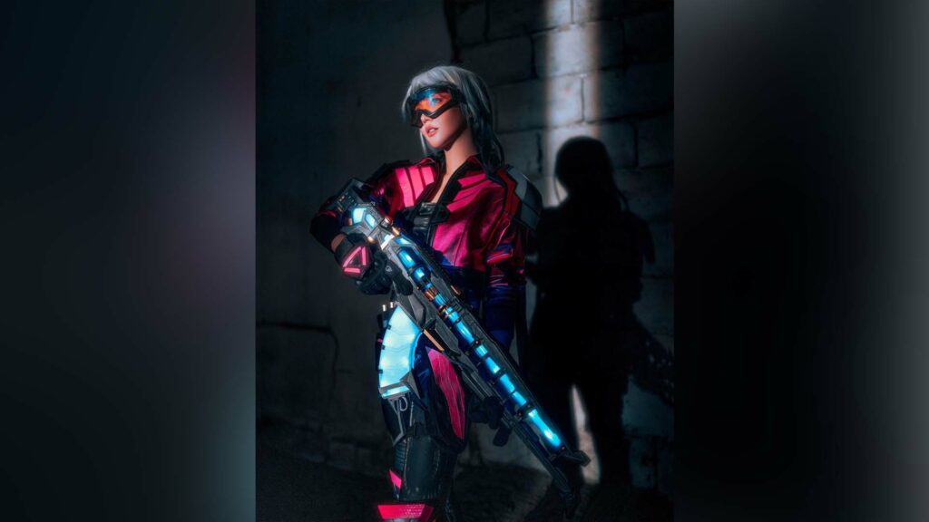 Alodia's Scylla Light Runner cosplay dazzles with a stunning neon rifle ...