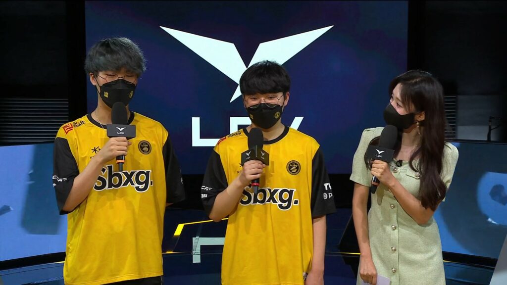 How LSB Kael saved the day with clutch Tahm Kench Devour | ONE Esports