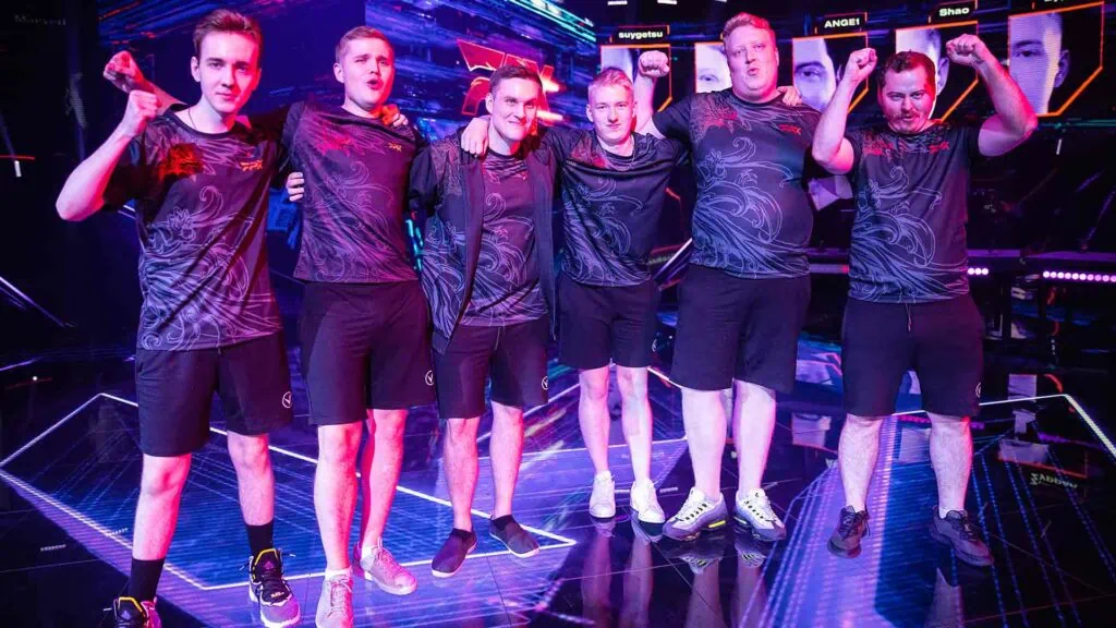 为什么 Riot Games 允许职业选手在《Valorant Champions》中穿着 Crocs，但在世界赛上却不允许？