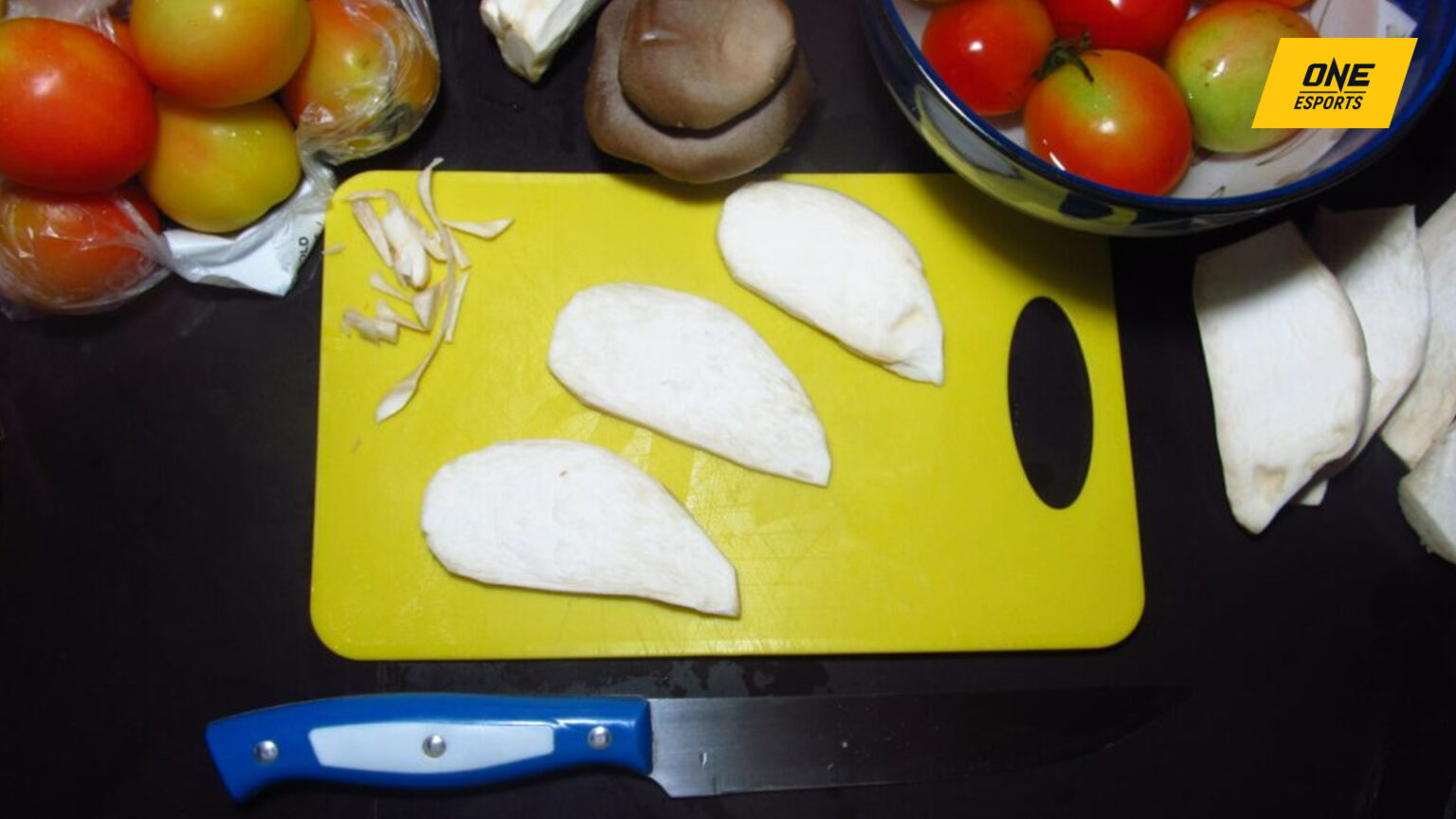 Hu Tao summoning rituals: I tried to cook Ghostly March dish | ONE Esports