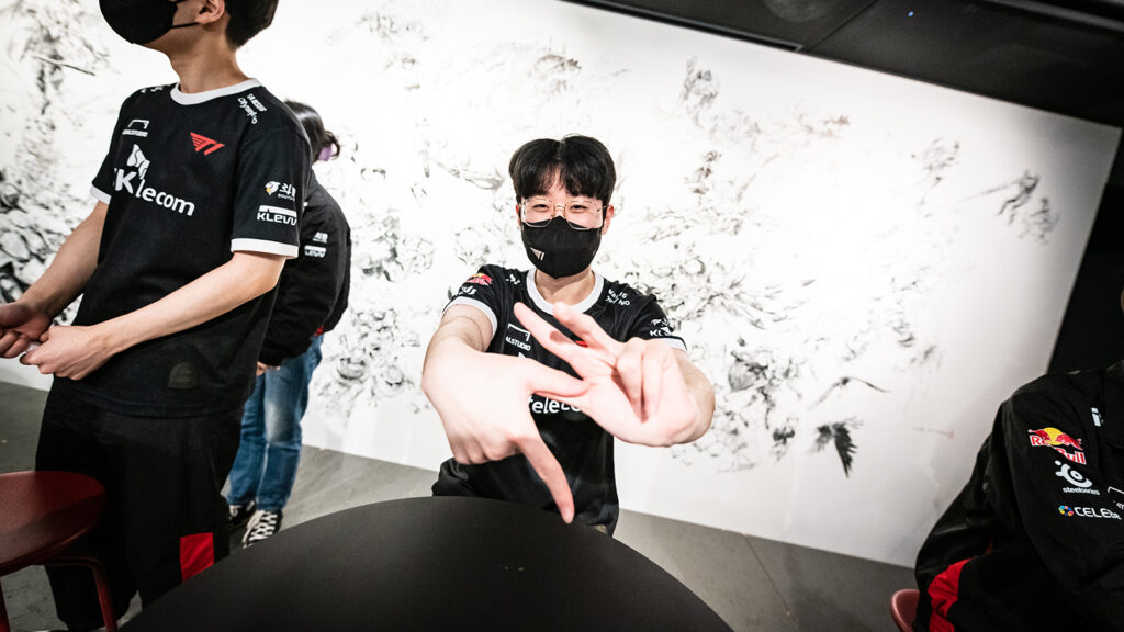 T1 Zeus on how his family's weekend ritual turned him pro | ONE Esports