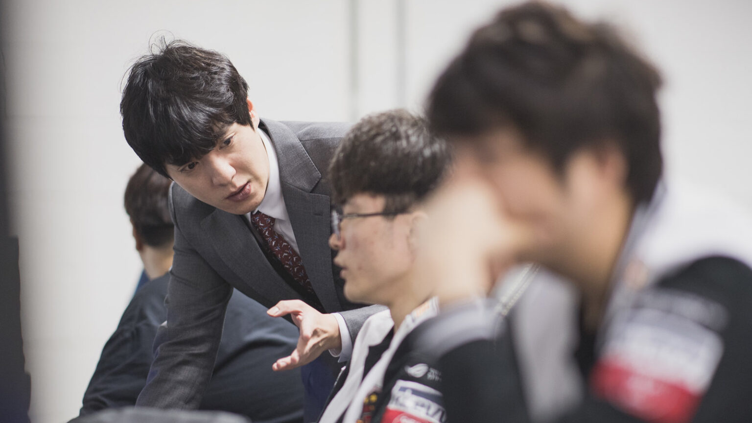 After 4 years, coach kkOma returns to T1 ahead of LCK 2024 | ONE Esports