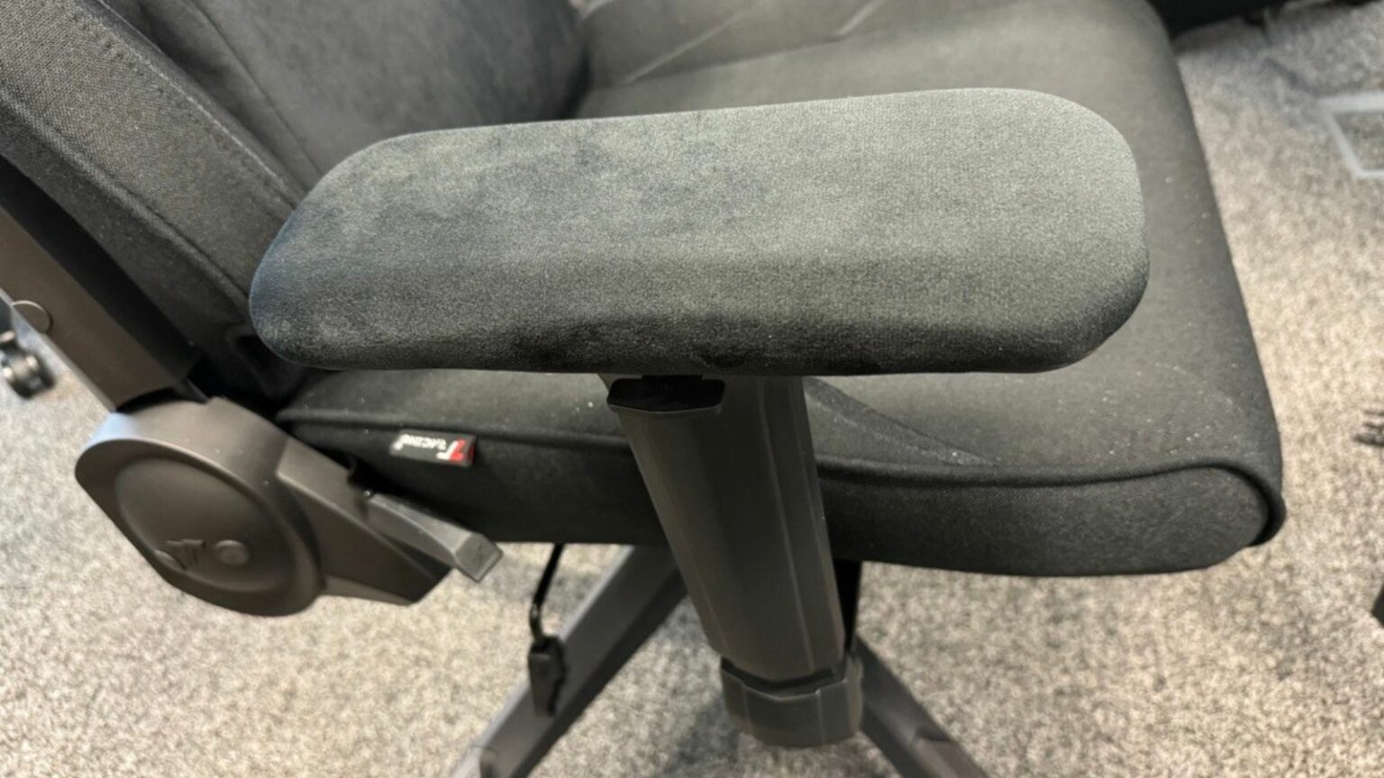 TTRacing Swift X Pro review: Is it worth your money? | ONE Esports