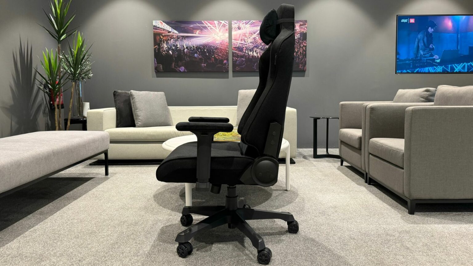 TTRacing Swift X Pro review: Is it worth your money? | ONE Esports