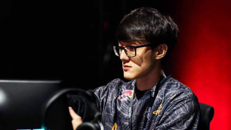 iiTzTimmy setup: Complete pro gear, mouse, keyboard, monitor | ONE Esports