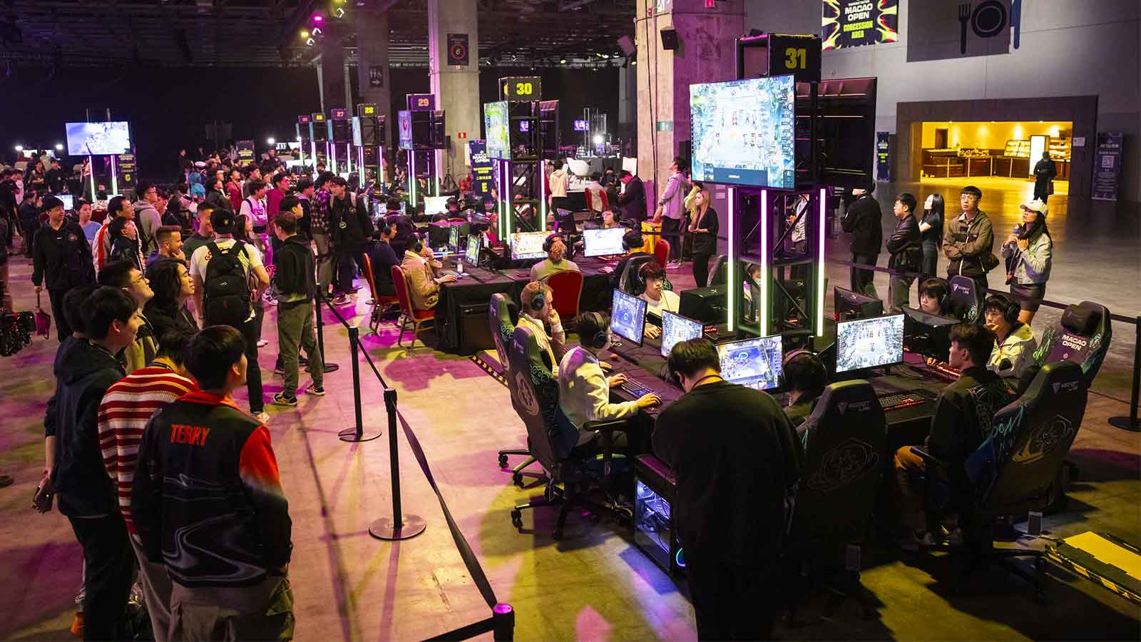 How unique Arcane Teamfight Tactics esports trophy was born | ONE Esports