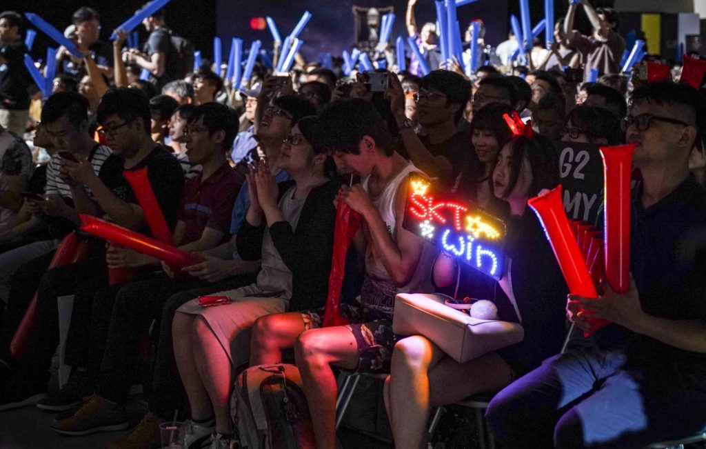 SKT T1, G2 Esports, cosplay, and more at day two of MSI 2019 (pictures ...