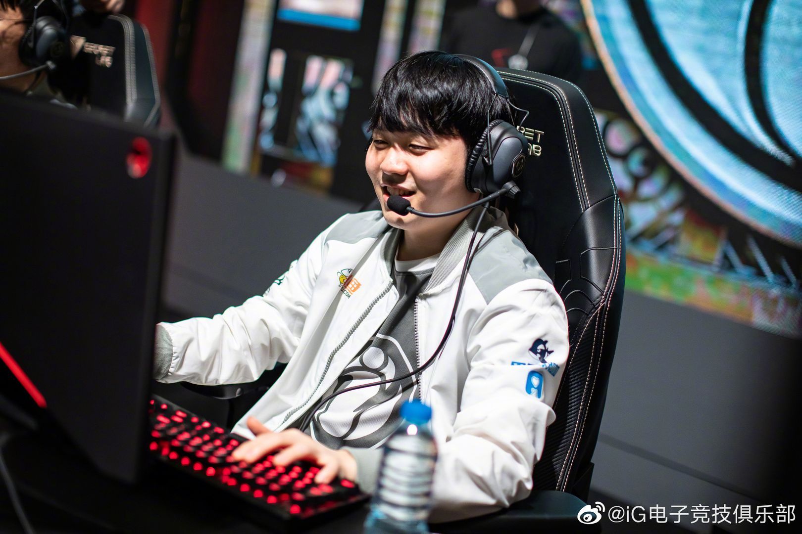 Top 10 League of Legends players ranked according to their total ...