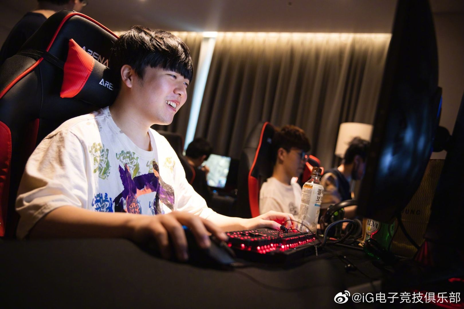 IG Rookie survives death with a perfectly-timed Stopwatch | ONE Esports