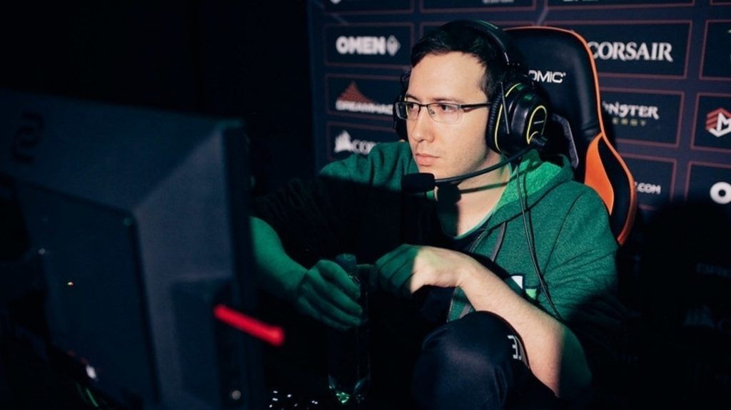 33 lands a huge Vacuum and War Stomp combo on B8 | ONE Esports