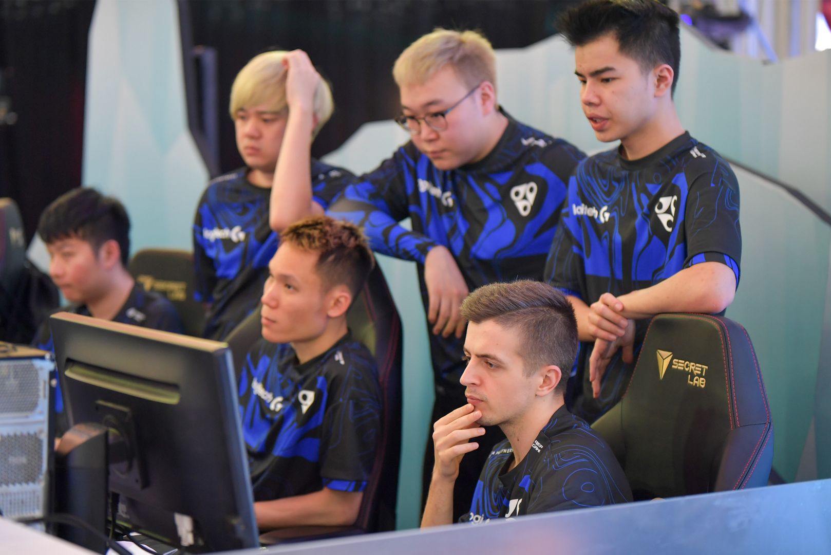 AlaCrity's triple kill sends Geek Fam to the brink of elimination | ONE ...