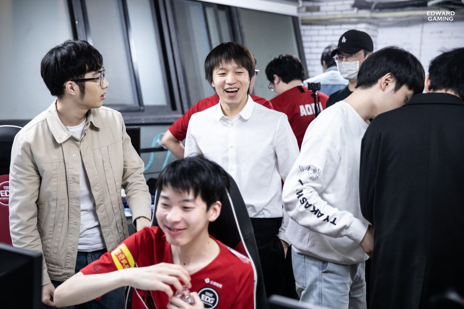 Team WE and Edward Gaming advance to LPL Spring quarterfinals | ONE Esports