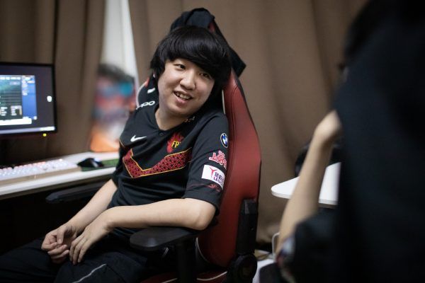 FunPlus Phoenix sweep Invictus Gaming, 3-0, to finish third in LPL ...
