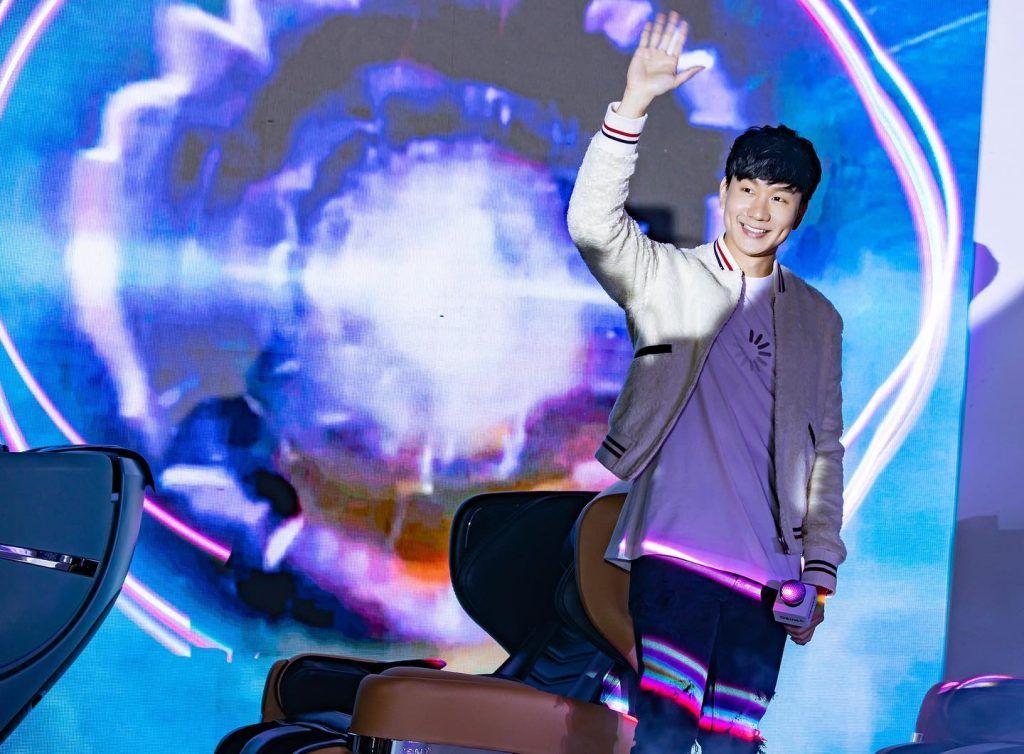 JJ Lin and OSIM unveil the world's first gaming massage chair | ONE Esports