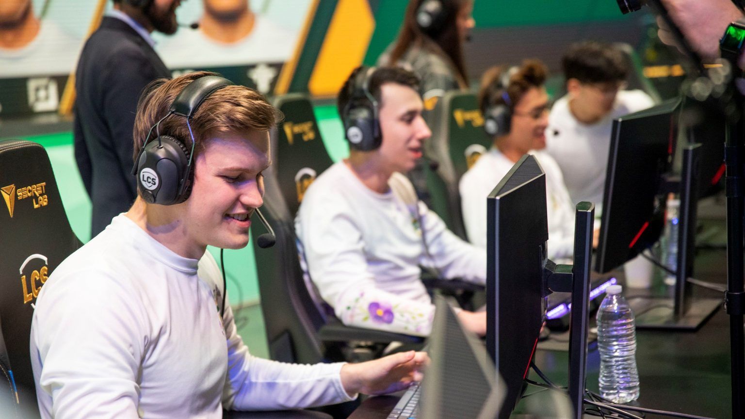 FlyQuest's amazing playoff run is gaining momentum | ONE Esports