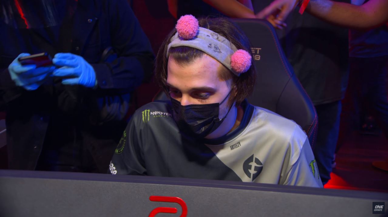 We found out the real story behind Arteezy’s pink pom poms headband ...